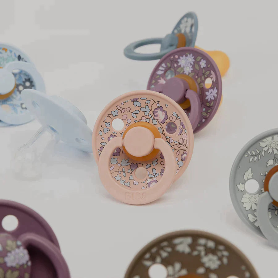 BIBS x Liberty cucla od kaučuka (Eloise - Dusty Blue Mix) 6-18m